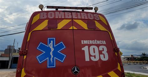 Acidente na rodovia Antônio Heil deixa motociclista ferido