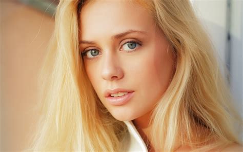 Close Up Photo Of Womans Face With Blonde Hair Hd Wallpaper Wallpaper Flare