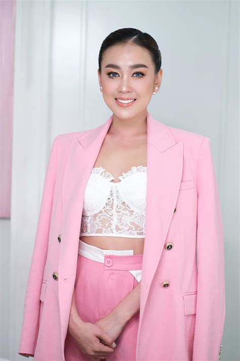 ស្ងប់ស្ងាត់យូរពេក ជីជី បែរជារត់ទៅថតបទចម្រៀង ទុកឲ្យហ្វេនៗរាំថ្ងៃ