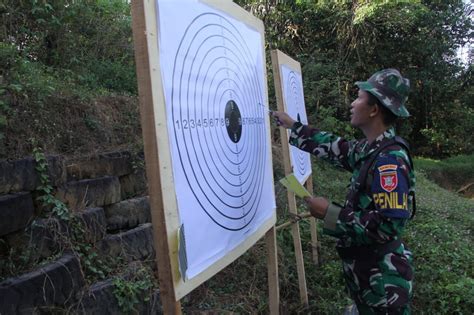 Dukung Pelaksanaan Tugas Kodim 1002 HST Latihan Menembak