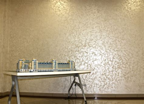 Штукатурка шелковая декоративная в интерьере 88 фото