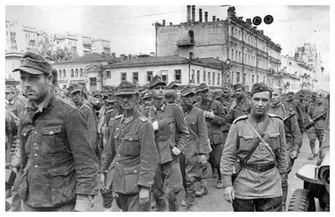 老照片1944年7月苏联史上最特殊的一次阅兵德军战俘大游街