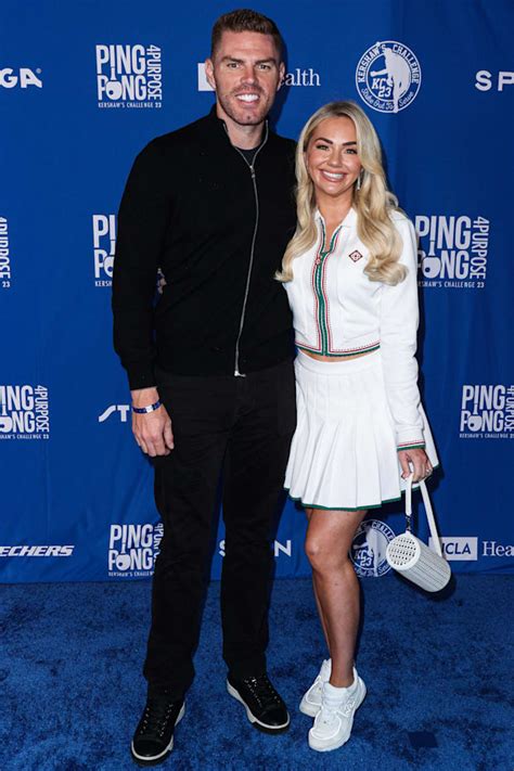 Freddie Freeman Wife Chelsea Freeman Start World Series Ticket Giveaway