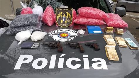 Dupla é Presa Com Drogas Armas E R 10 Mil Em Taubaté Guia Taubaté