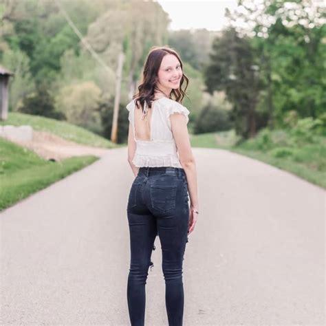 Riley Bailey Rileybailey • Threads Say More