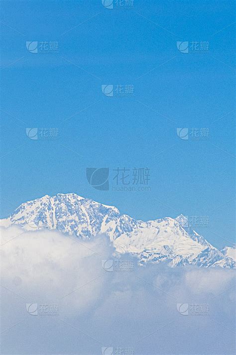 喜马拉雅山上的珠穆朗玛峰，高8848米。地球上最高的山是七座山峰。
