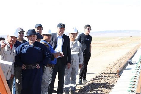 Алба хаагчид төмөр замын бүтээн байгуулалтад оролцож байгаадаа сэтгэл хангалуун байна