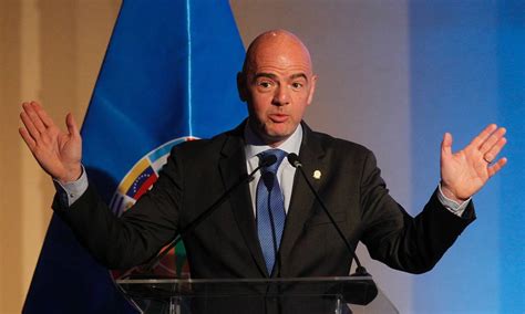 Presidente da Fifa confirma uso do árbitro de vídeo na Copa de 2018