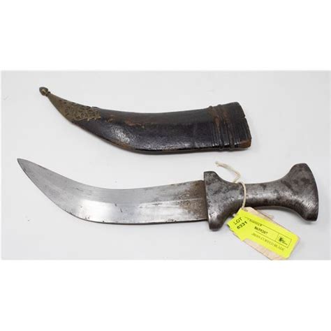 Antique Arabian Curved Blade Dagger