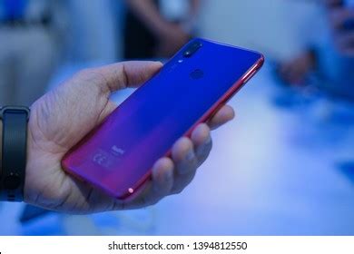 183 Redmi Note 7 Pro Images Stock Photos Vectors Shutterstock