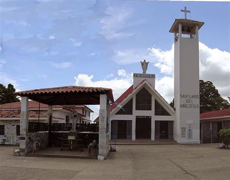 FRENTE COMUNICADORES SOCIALES DE MICHELENA Turistas disfrutan del santuario de José Gregorio