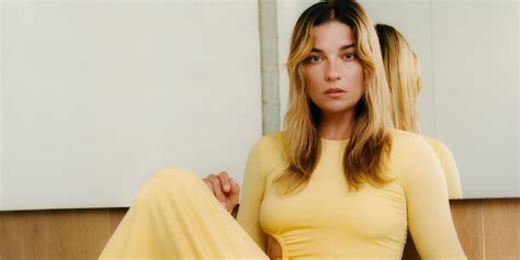 70 Hot Pictures Of Annie Murphy Are Delight For Fans