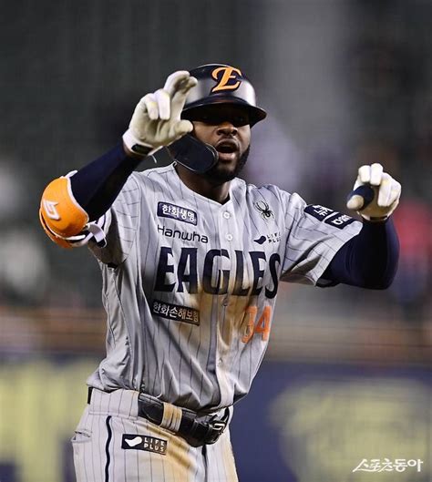 ‘지옥에서 천당으로 한화 플로리얼 시원한 3루타로 막힌 혈 뚫었다