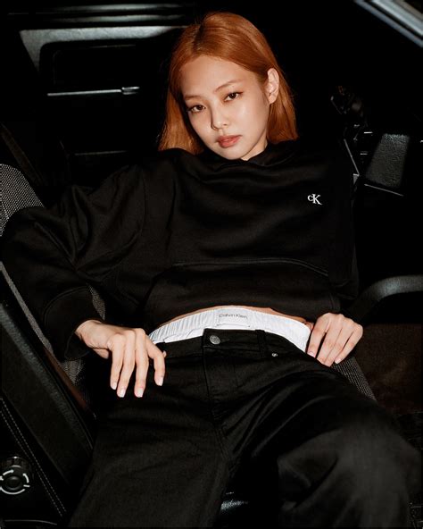 Jennie 全新「性感内衣大片」曝光！绝美腰臀比！不愧是纯欲天花板！ 球鞋资讯 Flightclub中文站sneaker球鞋资讯第一站