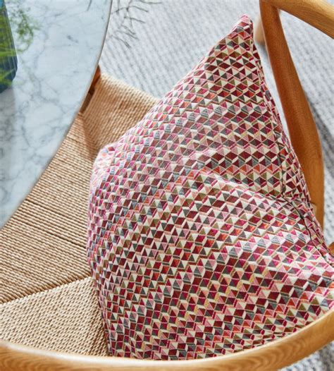 Concentric Fabric Lionheart Wallpaper