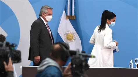 Luana Volnovich volvió a compartir un acto con el Presidente tras la polémica por el viaje al