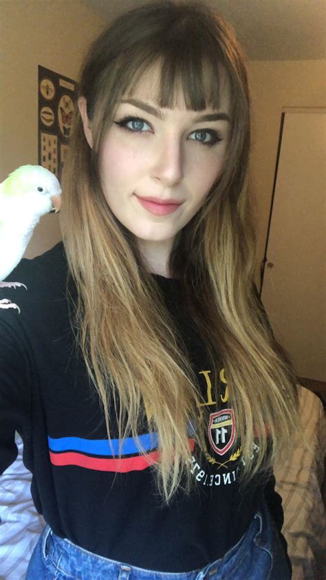 Old Picture Gray Eyes Scrolller