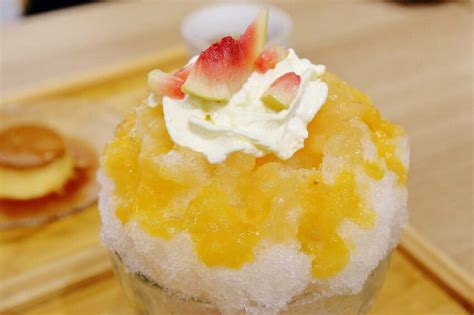 八德大湳商圈【菓匠icestore】文青風格日式刨冰，季節限定的水果配上自家醃漬的果醬刨冰，超親人的柴店長不撸嗎〜食記心得圖文創作