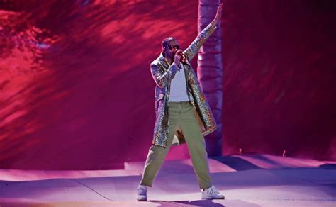 Los Costosos Regalos Que Recibió Bad Bunny Tras Ser El Artista Más