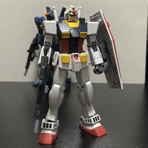 Hguc リバイブ版ガンダムの改修に着手。あちこち太くしてます。頭は頑張っても大きくならないので、昔のガンダムフロント東京の入場特典でもらえた