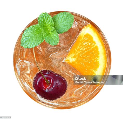 오렌지 칵테일 체리와 민트 최고 전망 포함 하는 경로 클리핑 흰색 배경에 고립 마실 것에 대한 스톡 사진 및 기타 이미지 마실 것 각얼음 감귤류 과일 Istock