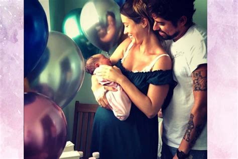 Vem ver a primeira foto de Liz filha de Juliana Didone e Flávio Rossi