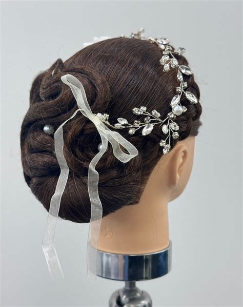 Sbs 아카데미 뷰티스쿨 Sbs 미용학원의 특별한 창작 업스타일 수업 🎀 자격증 취득부터 실무에서 활용할 수 있는 다양한 디자인들을 배울 수 있어요👍 차원이 다른