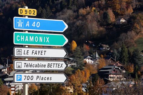 D902 A40 샤모니 르 파예트 베텍스 곤돌라 700석 규모의 주차장 도로 표지판 생 제르바이 레 뱅 오트 사부아 프랑스 N