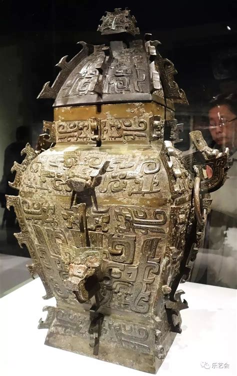 The Min Fanglei Is An Ancient Chinese Bronze Lei Vessel Large Wine Jar