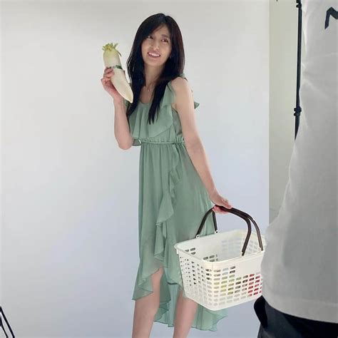 熊田曜子さんのインスタグラム写真 熊田曜子instagram 「今日の新聞 「デイリースポーツ」に載ってるよ🗞 「子育て」についてお話さ