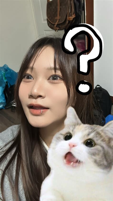 我 寫字 台灣人欸你會寫中文喔好厲害 我 我很好奇為什麼台灣人以為我們不會寫中文字大家應該知道我們也有一樣的字吧 簡體字