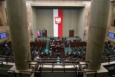CBOS ZJEDNOCZONA PRAWICA 30 PROC KO 21 PROC POLSKA 2050 10