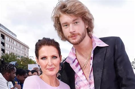 Yung Gravy Kisses Addison Raes Mom Sheri Easterling At The Vmas