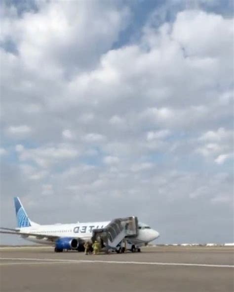 Houston Bound United Flight Diverted Ove Daybreakweekly Uk