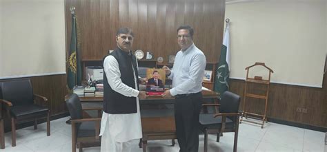 Mr Khalid Taimur Akram Presented His Book At The Nlpd Islamabad The Gulf Observer