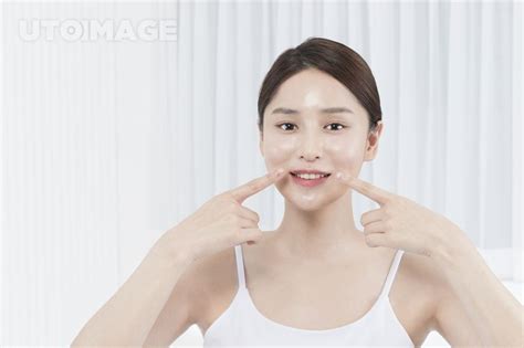 기본 뷰티 081 Pho726 유토이미지 사진 뷰티 사람 Pho726c Wb30029 실내 스튜디오 컨셉