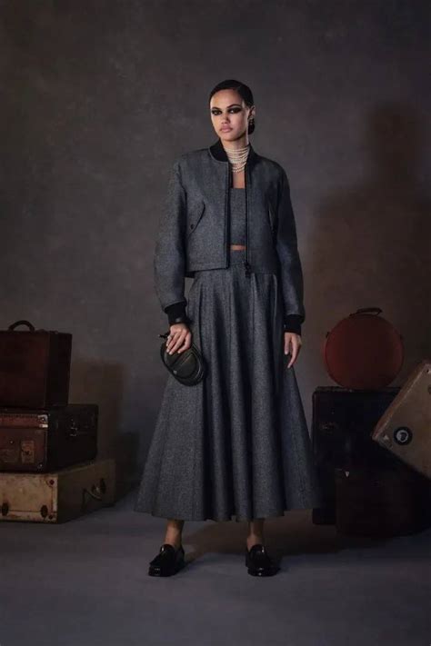 Dior2023早秋服饰｜鲜亮激情，暗色大气，光柔质感 搜狐大视野 搜狐新闻