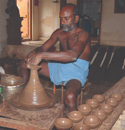 Light அகல் விளக்கு தயாரிக்கும் பணி தீவிரம்