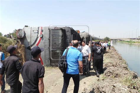 وزير النقل يزور مصابي حادث قطار العياط بالمستشفى المصري اليوم