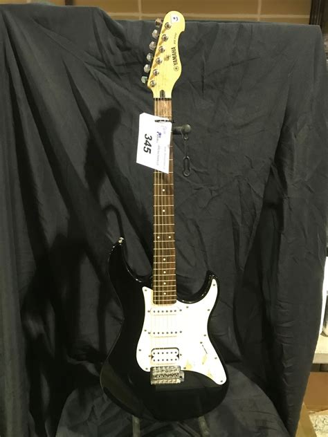 YAMAHA EG112C BLACK ELECTRIC GUITAR WITH GIG BAG