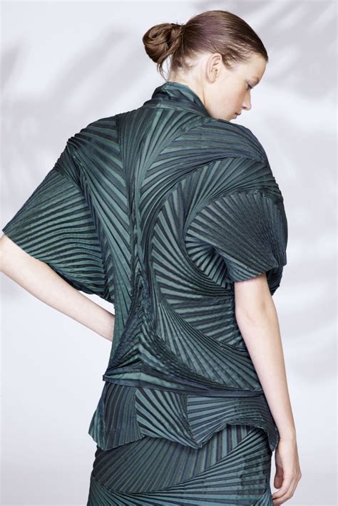 三宅一生 Issey Miyake 2016早春度假系列时装发布resort 2016 天天时装 口袋里的时尚指南