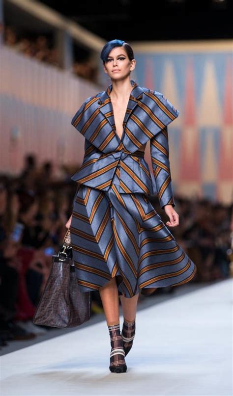 芬迪服装展示超清 芬迪服装 芬迪衣服 大山谷图库