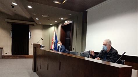 Комисијата со нови рестриктивни мерки угостителите да работат до 18 часот