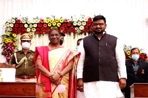 Jharkhand Governor Draupadi Murmu Administering Oath Of Office To Hafiz