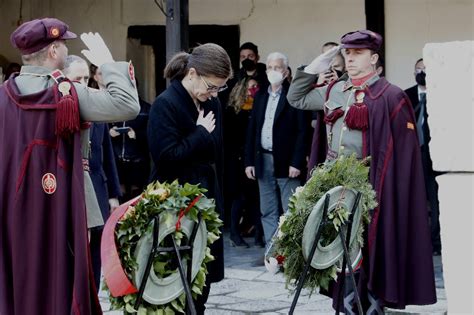 Македонската и бугарската делегација положија цвеќе на гробот на Гоце Делчев Независен Весник