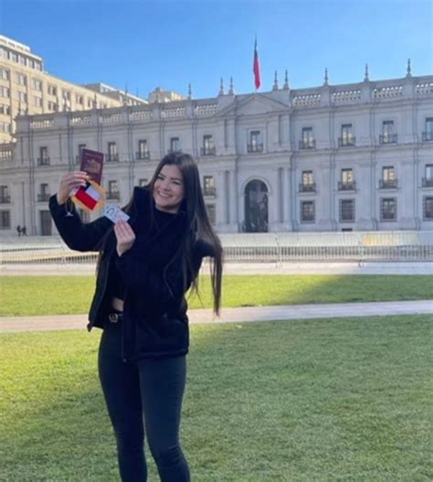 Gracias Chile ” Joven Venezolana Alucina Tras Recibir Nacionalidad