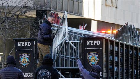 Donald Trump Wird Er Verhaftet New York Rechnet Mit Unruhen