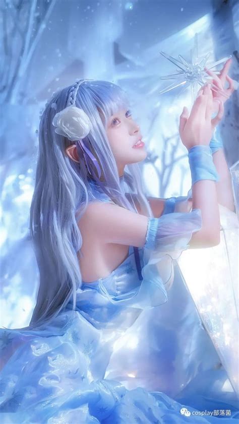 Cos： 艾米莉亚水晶礼服cos正片肃雨雨雨腾讯新闻