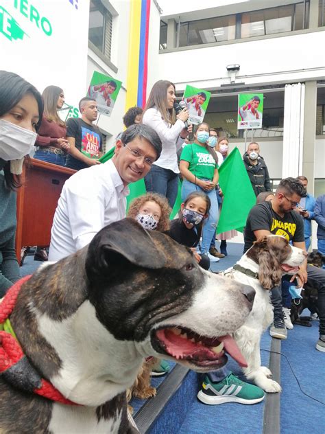 Camilo Romero Registró Su Candidatura Presidencial Custodiado Por