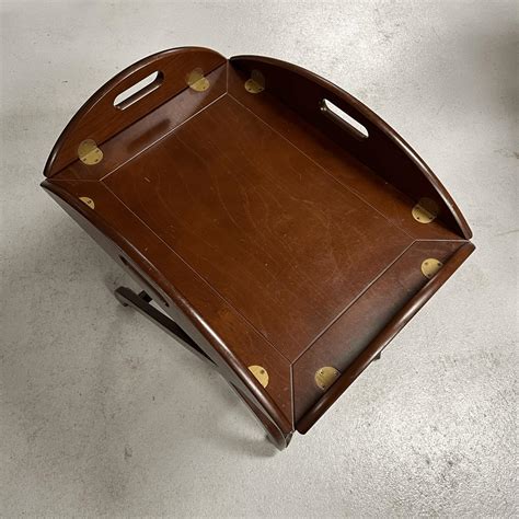 D7236 DŘEVĚNÝ DESIGNOVÝ STOLEK MAHAGON PODNOS A STOJAN BUTLER TABLE